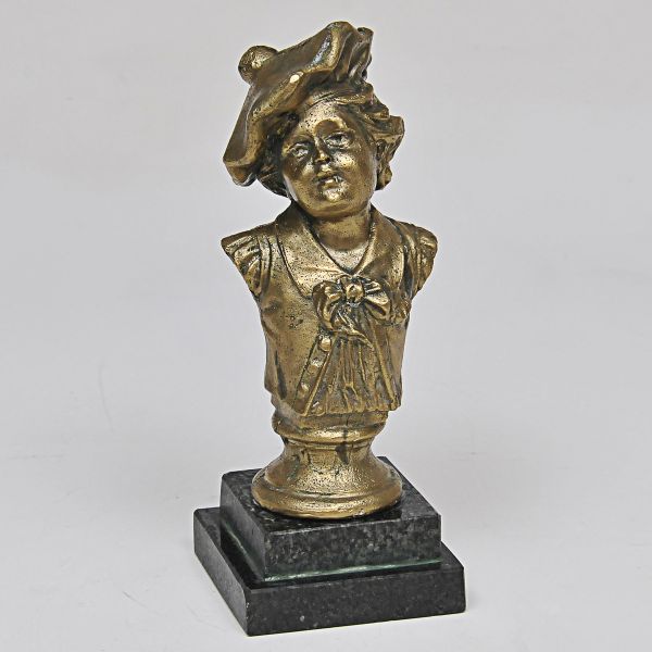 Busto em bronze patinado e policromado representando