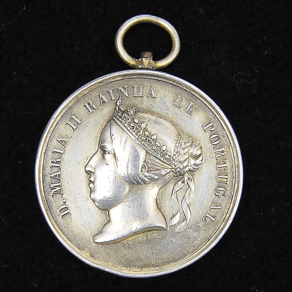 Numismática- medalha em prata de lei Dona Maria II, rai